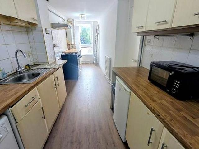 4 bedroom flat in Glasgow