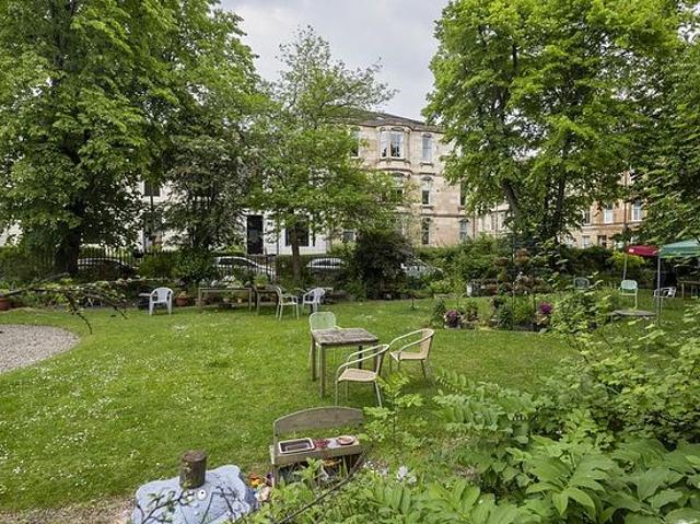 4 bedroom flat in Glasgow