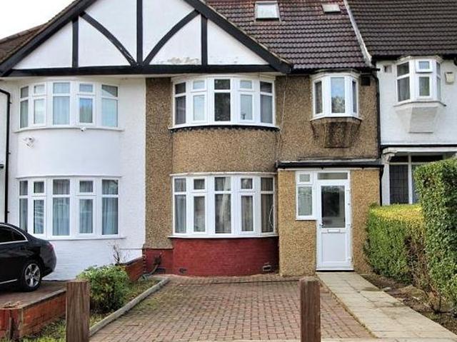 4 bedroom flat in Harrow