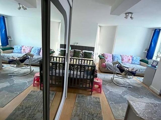 4 bedroom flat in Ilford