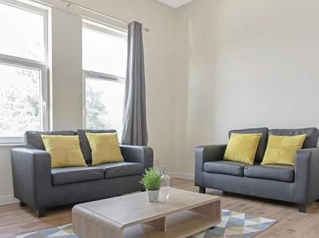 4 bedroom flat in Leeds