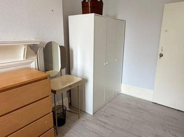 4 bedroom flat in London