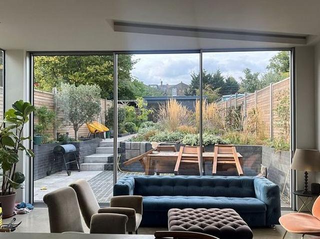 4 bedroom flat in London