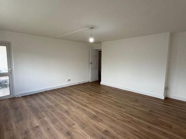 4 bedroom flat in London