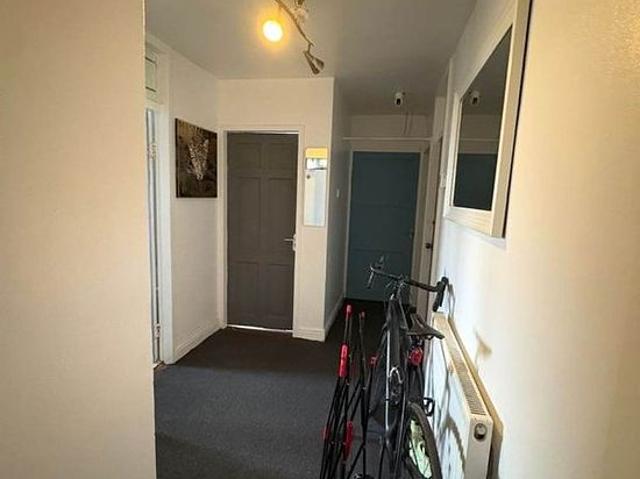 4 bedroom flat in London