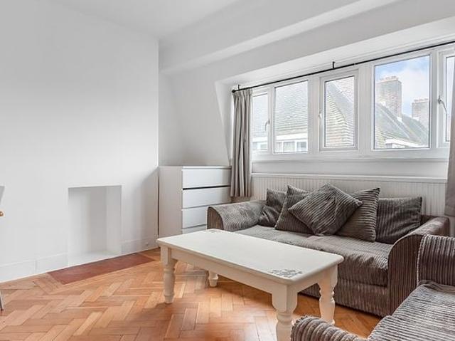 4 bedroom flat in London