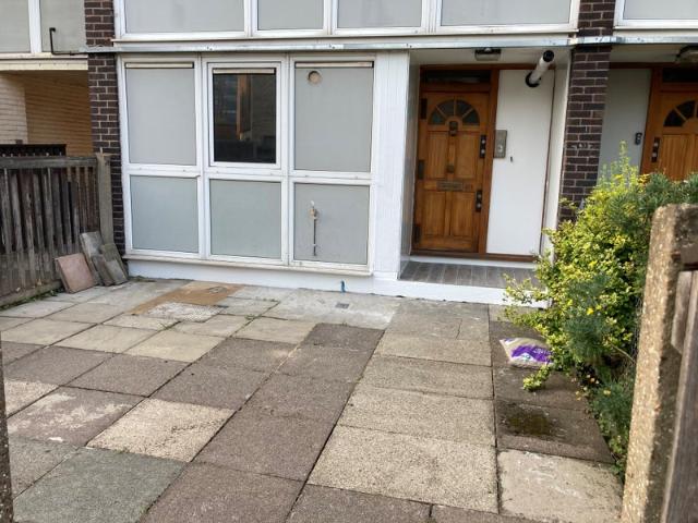 4 bedroom flat in Mile End