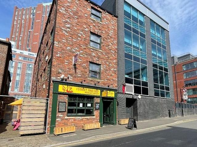 4 bedroom flat in Sheffield