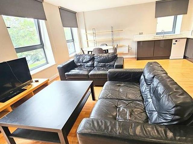 4 bedroom flat in Sheffield