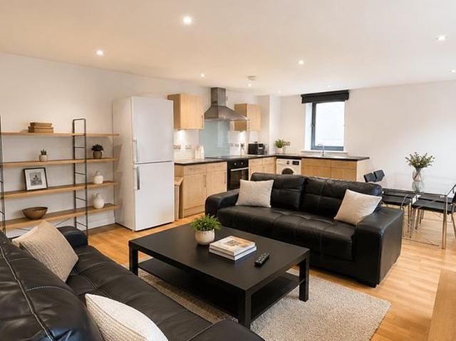 4 bedroom flat in Sheffield