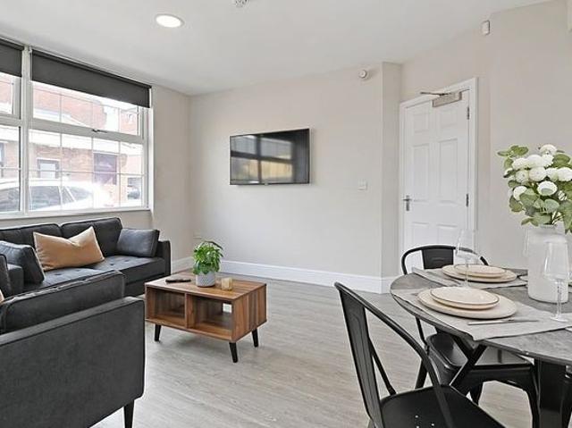 4 bedroom flat in Sheffield