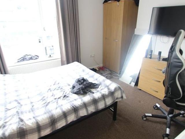 4 bedroom flat in Sheffield