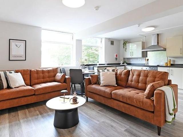 4 bedroom flat in Sheffield