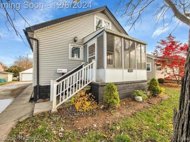 4 bedroom, Flat Rock MI 48134 88104442