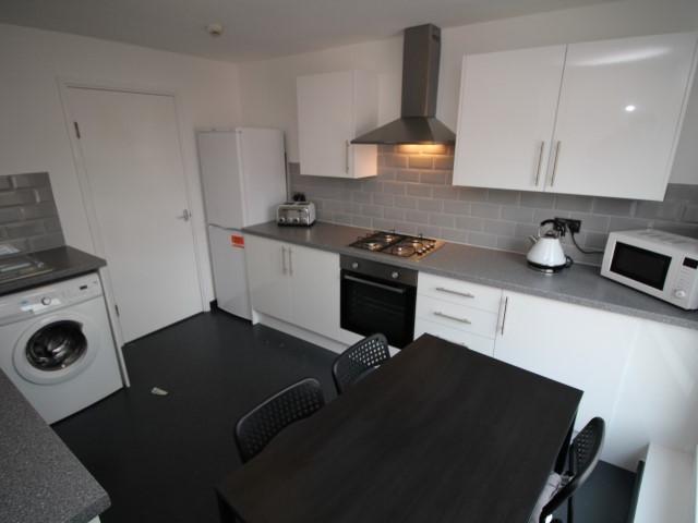 4 bedroom flat share