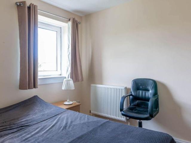 4 bedroom flat share to rent