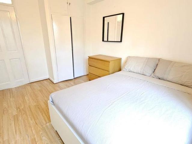 4 bedroom flat share to rent