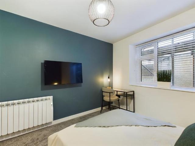 4 bedroom flat share to rent