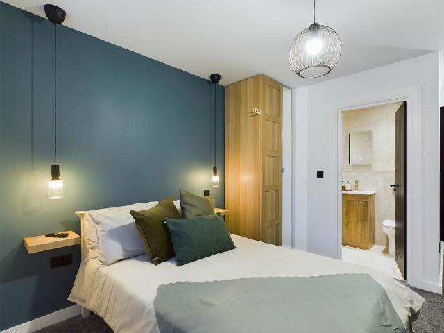 4 bedroom flat share to rent