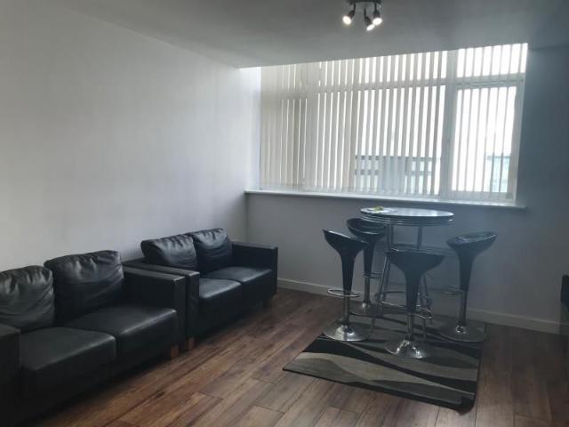 4 bedroom flat share to rent