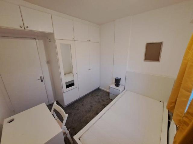 4 bedroom flat share to rent