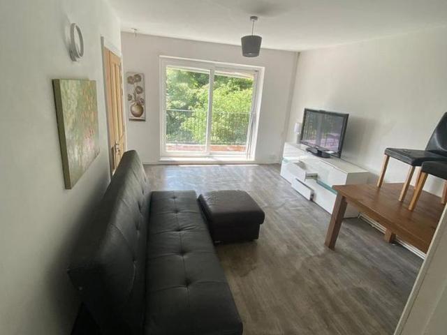 4 bedroom flat share to rent
