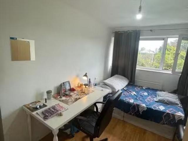 4 bedroom flat share for rent in Arbery Road, London, E3