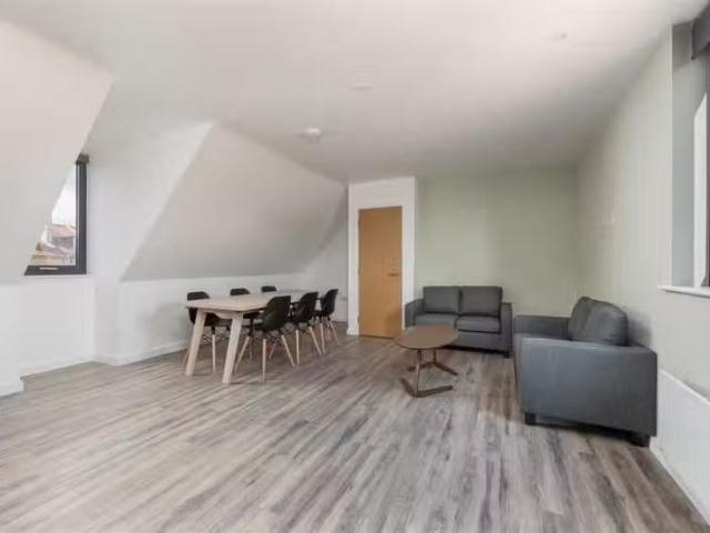 4 bedroom flat share for rent in Flat 15, Beaufort House, New.