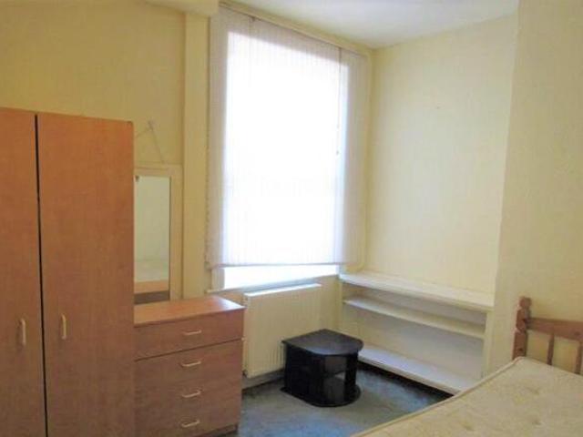 4 Bedroom Flat Share For Rent In London