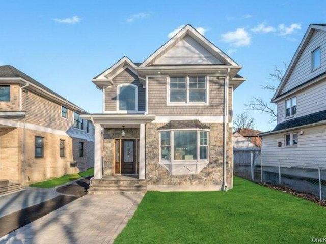 4 bedroom, Floral Park NY 11001 LS102565920