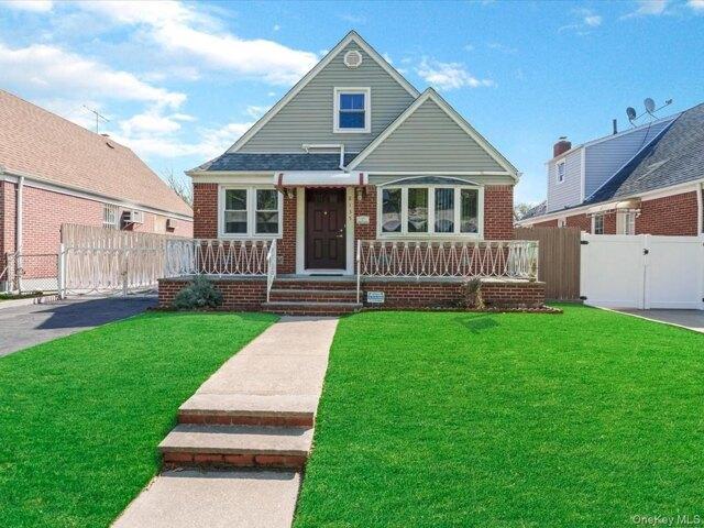 4 bedroom, Floral Park NY 11004 LS101802099