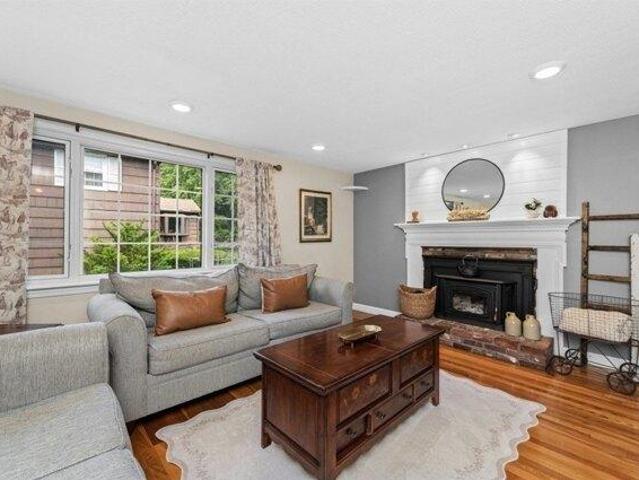 4 bedroom, Framingham MA 01701 104569723