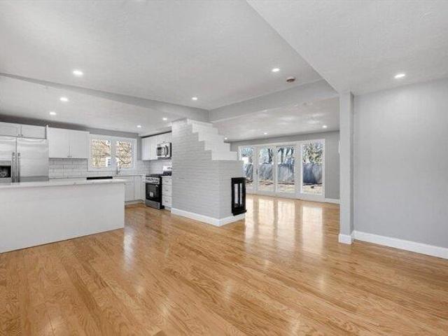 4 bedroom, Framingham MA 01701 104655308