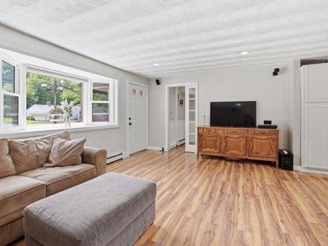 4 bedroom, Framingham MA 01701 105095395