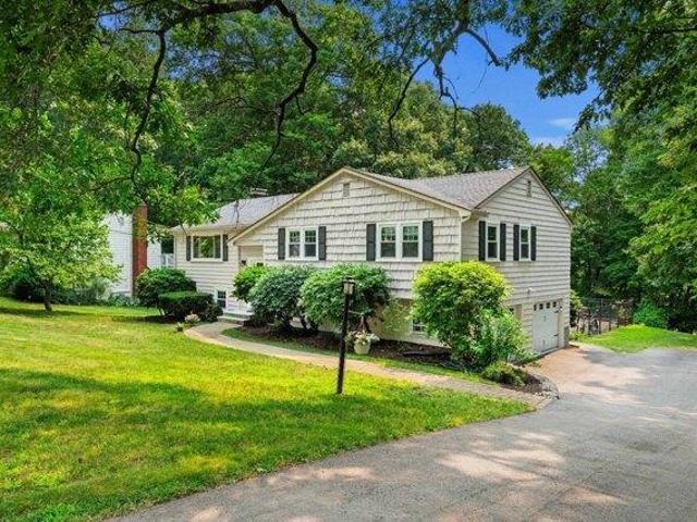 4 bedroom, Framingham MA 01701 105159210