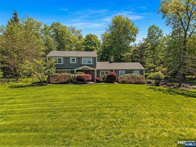 4 bedroom, Franklin Lakes NJ 07417 LS102477405