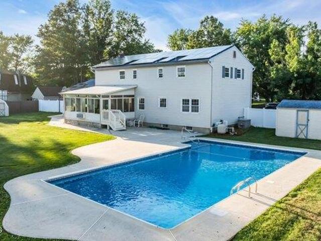 4 bedroom, Freehold NJ 07728 105172065