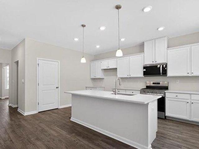 4 bedroom, Freehold NJ 07728 102725287