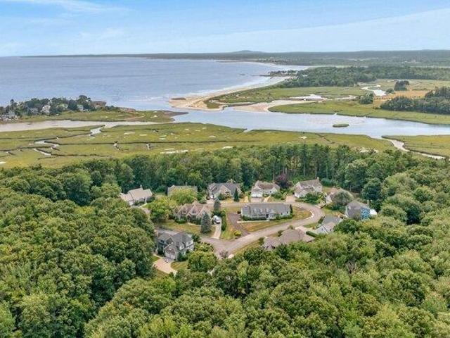 4 bedroom, Kennebunk ME 04043 105144101