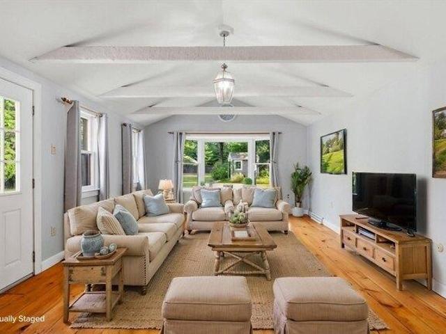 4 bedroom, Kingston MA 02364 105081238