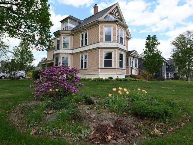 4 bedroom, Houlton ME 04730 105092910