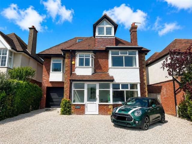 4 Bedroom Detached House