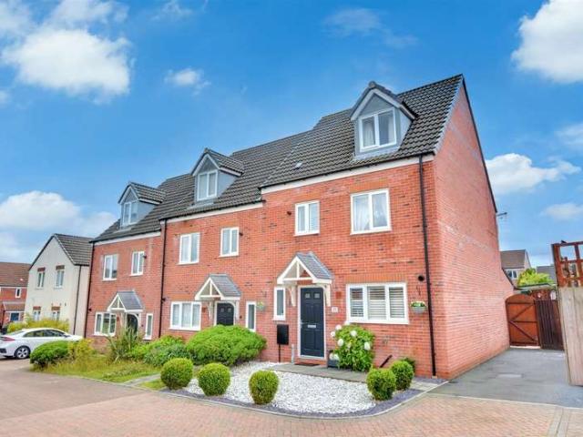 4 Bedroom Town House