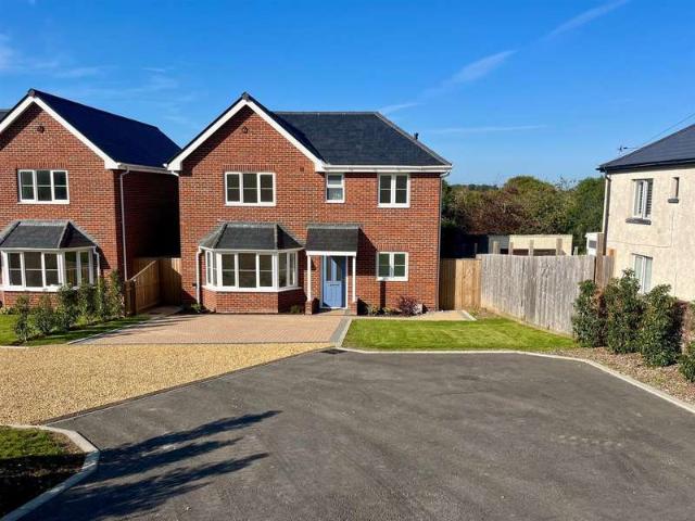 4 Bedroom Detached House