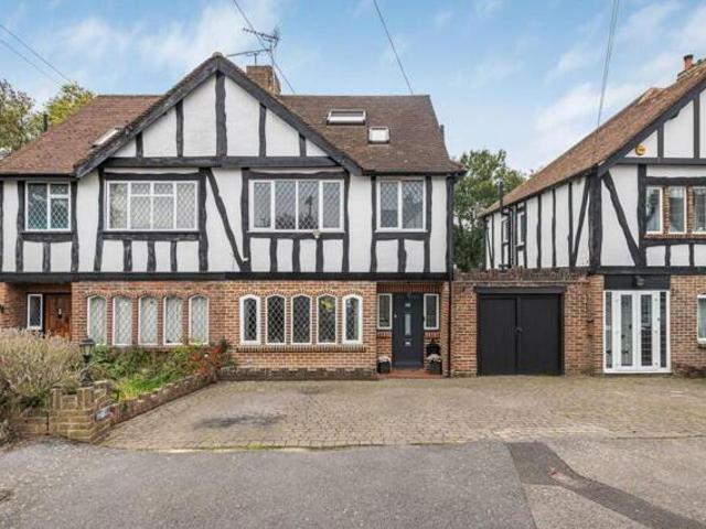 4 Bedroom House Coulsdon Greater London 99608248