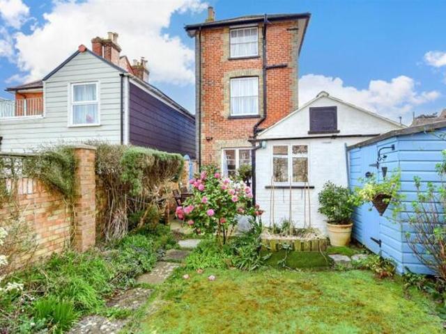 4 Bedroom House Cowes Isle Of Wight LS100988055