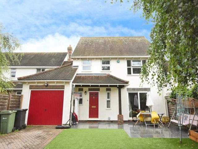 4 Bedroom House Coggeshall Essex LS99437109