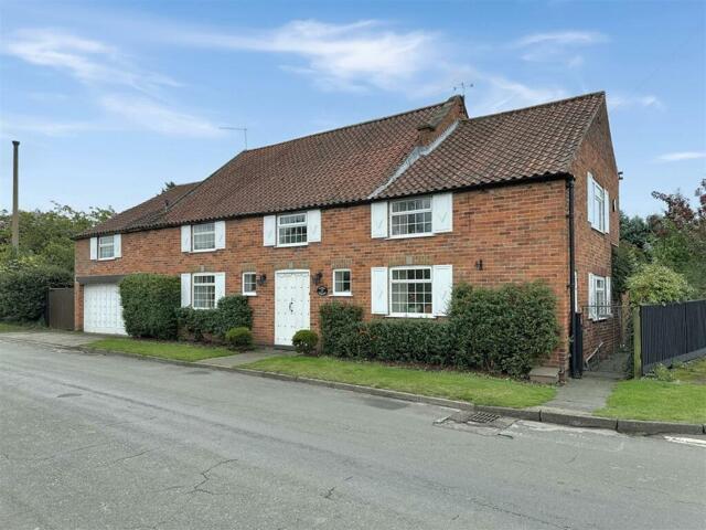4 Bedroom House Collingham Collingham 88950985