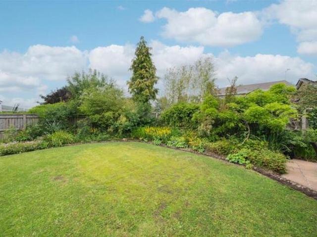4 Bedroom House Comberbach Cheshire 98118864