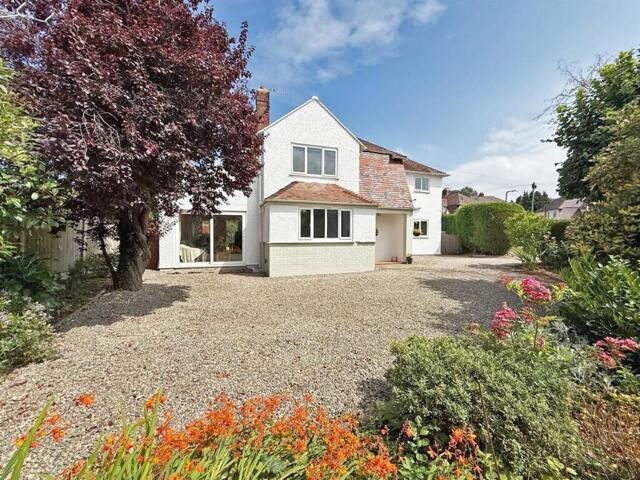 4 Bedroom House Copthorne West Sussex 99029262